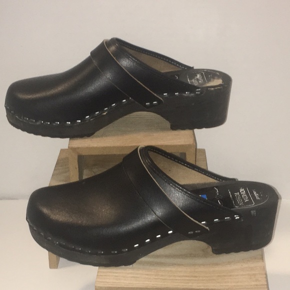 moheda toffeln | Shoes | Moheda Toffeln Slip On Wooden Sole Leather ...